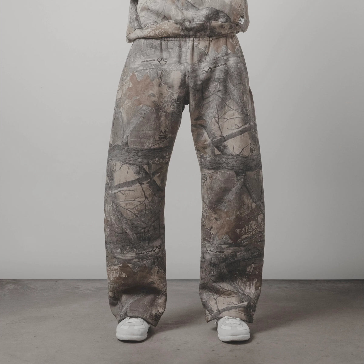 THE CAMO SWEATS – Cosmic Clothing